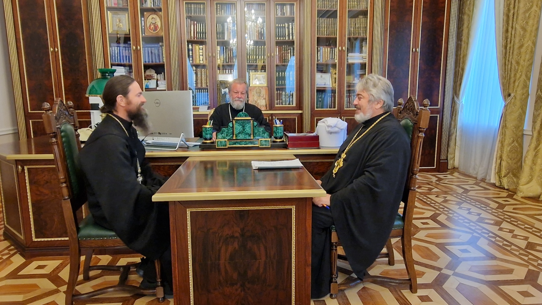 Mitropolitul Vladimir l-a primit în audiență pe protopopul de Florești ...
